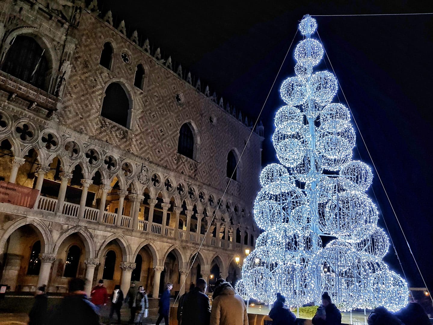 Christmas in Venice: Midnight Mass, Markets, and Murano Glass - Italy ...