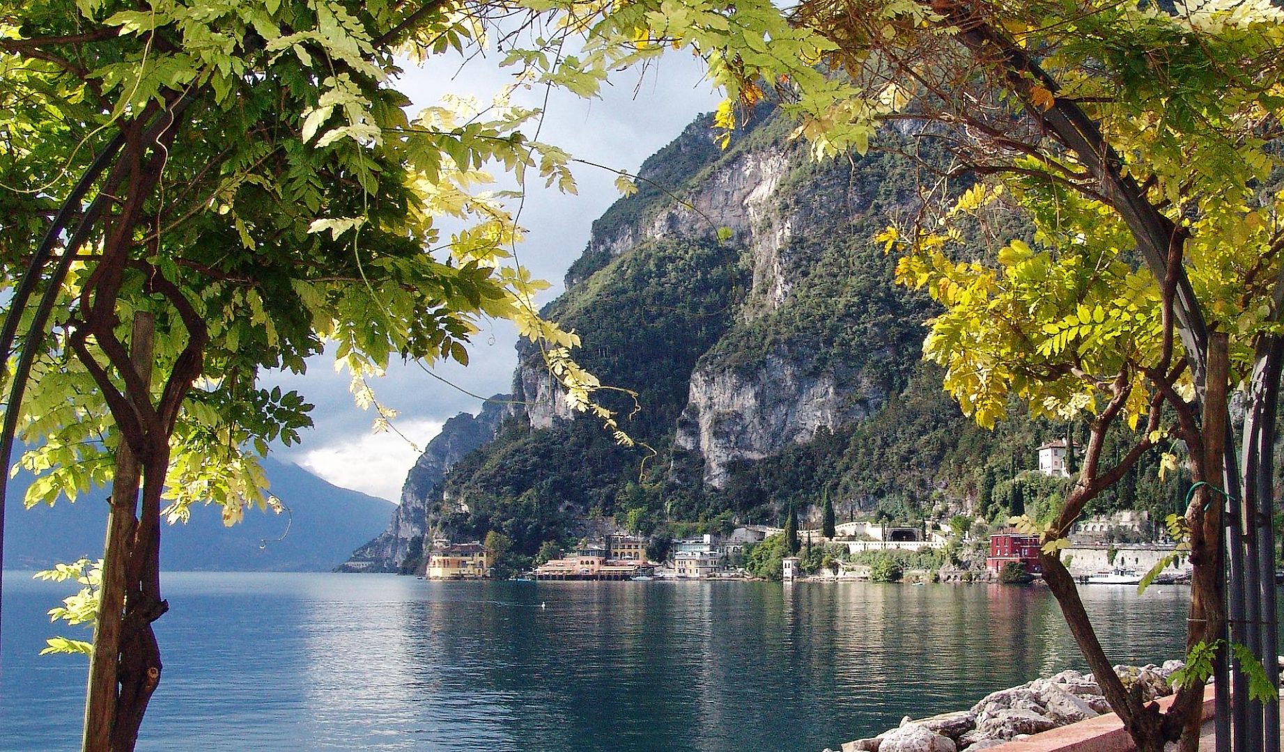 Italy's Most Beautiful Lakes in Photos - Italy Travel Guide